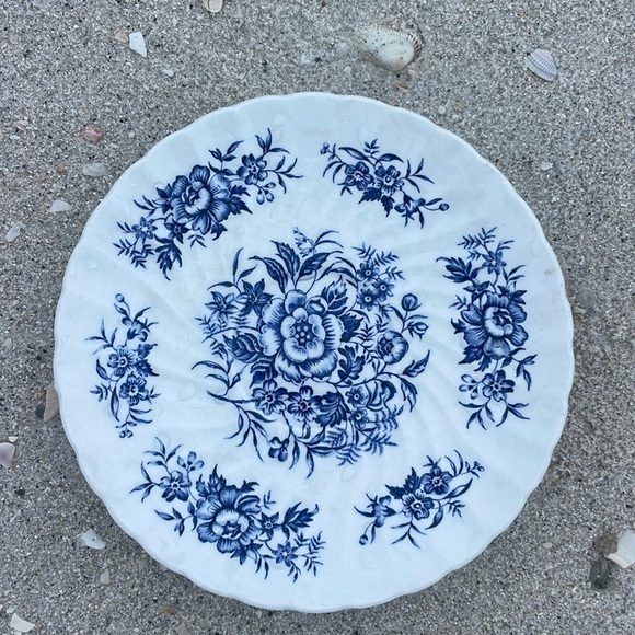 beacon hill | Kitchen | White Blue Flower Plate | Poshmark